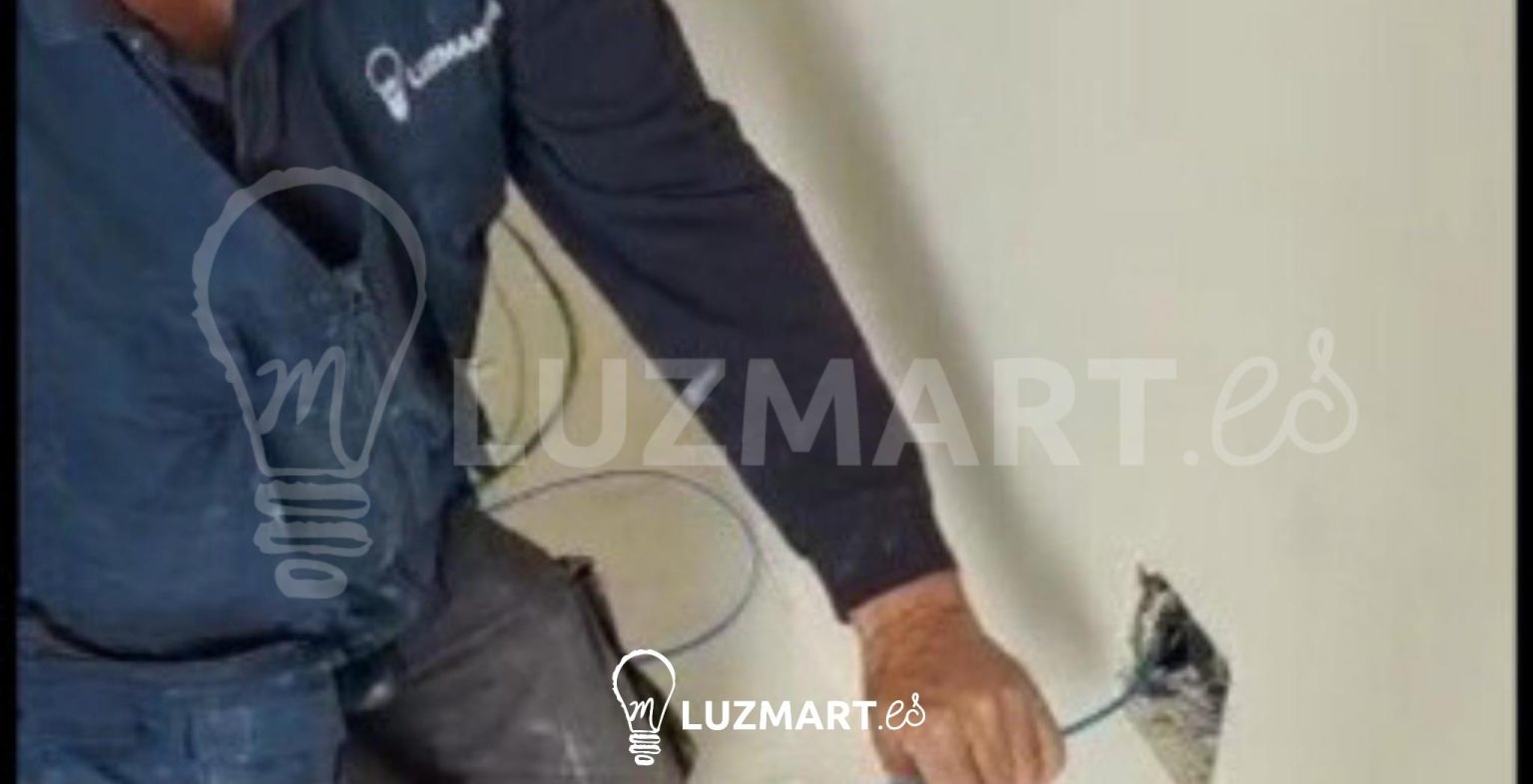 ¿Cómo cambiar un enchufe? Paso a paso | ¿Cuánto cuesta?